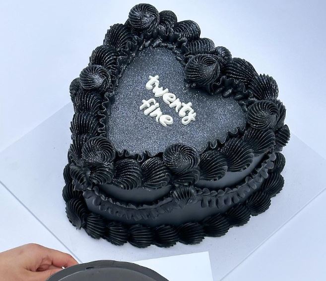 Retro Text Cake – PerthCakeCollective